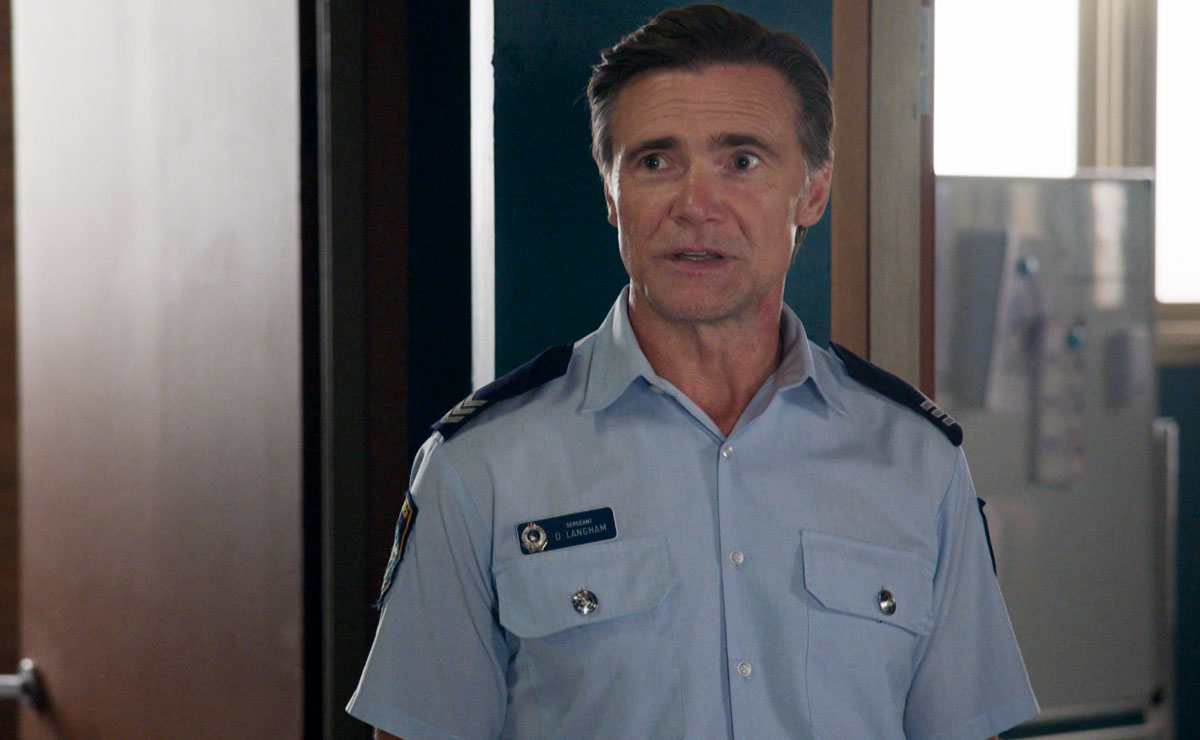 🎬New Cop EXPOSED! Cash & Lacey Targeted in Home and Away Bombshell!